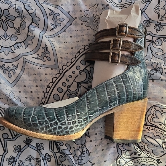 freebird | Shoes | Womens Freebird Blue Crocodilepatterned Heels | Poshmark